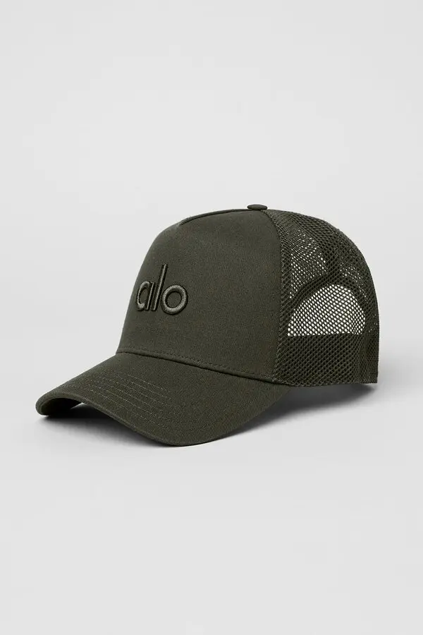 新品【Green】MISSION DISTRICT TRUCKER CAP Alo Yoga District Trucker Hat - Stealth Green | Editorialist